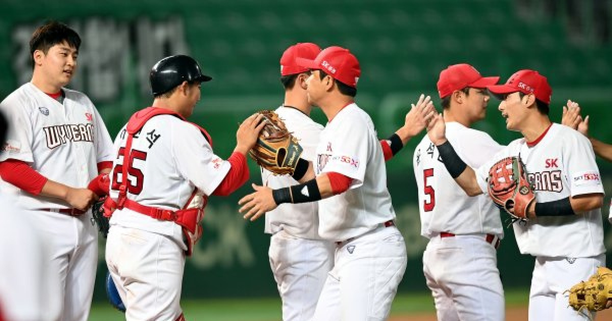 SK, NC에 3-2 한 점차 짜릿한 승리! [포토]