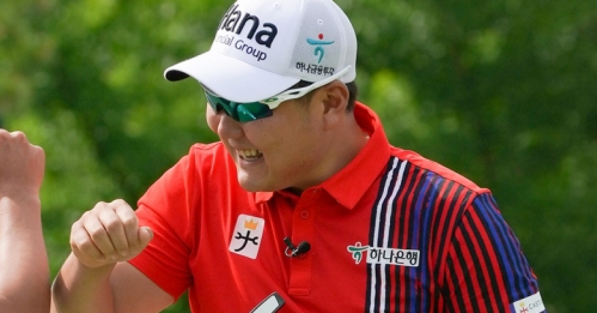 신인왕 출신 함정우, 군산CC오픈 2R 선두..김주형·홍순상은 2타차 [KPGA]