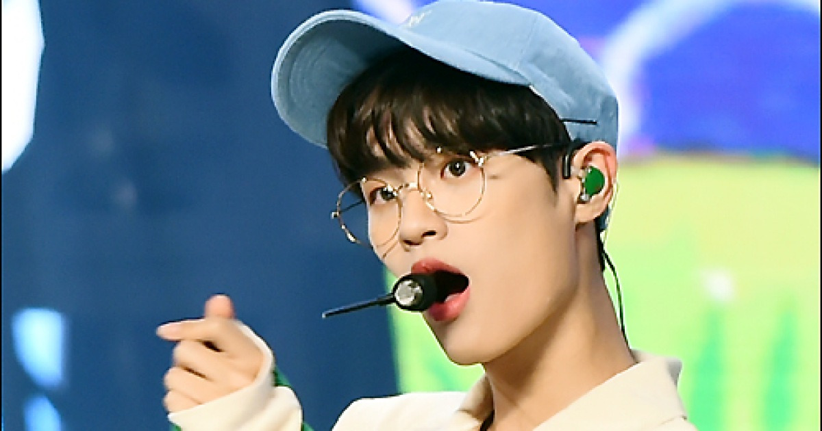 [MD포토] AB6IX 이대휘, '귀엽게 미니하트'