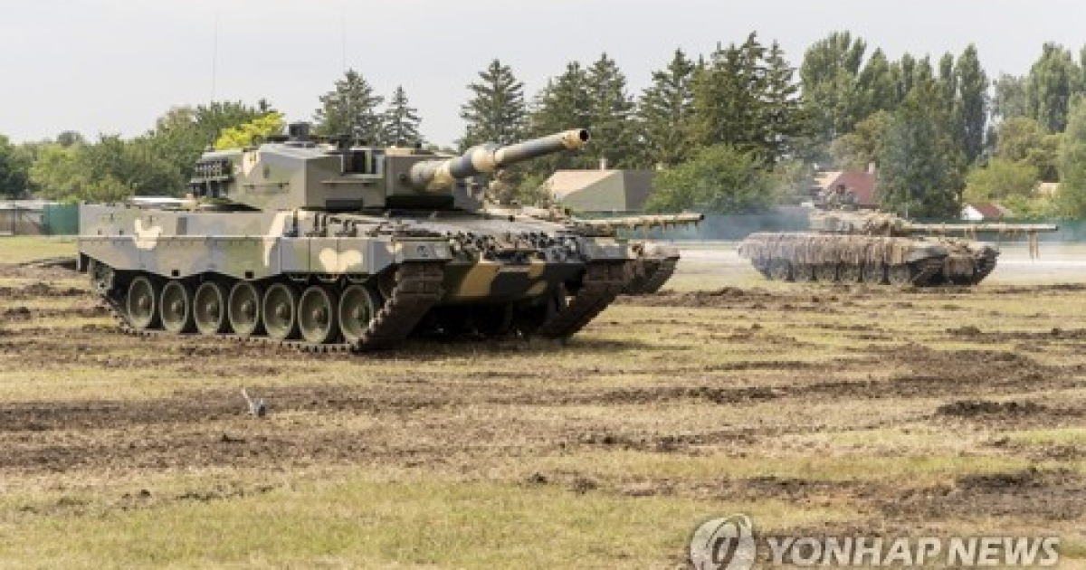HUNGARY DEFENSE GERMANY LEOPARD TANKS