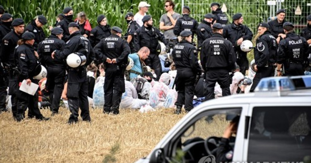 GERMANY ENDE GELAENDE PROTEST INITIATIVE