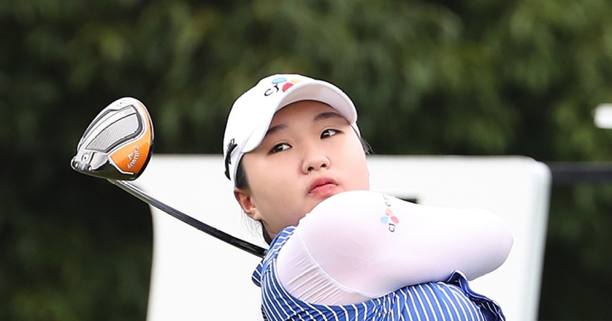 [포토s] 티샷 날리는 이슬기2