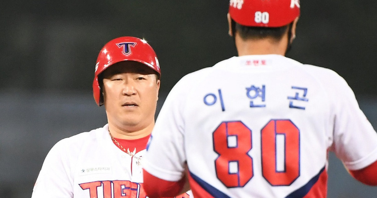 [포토] 최형우 'KBO리그 400 2루타 기록 달성'