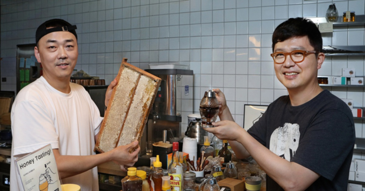 It's Honey duo is creating a buzz about the raw stuff