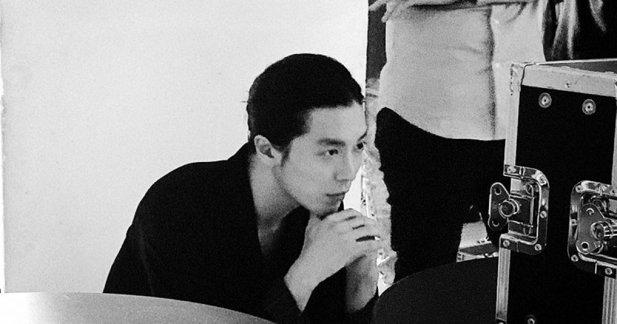김재욱 흑백 뚫고 나온 섹시美 올백 헤어도 마냥 멋져[sns★컷]