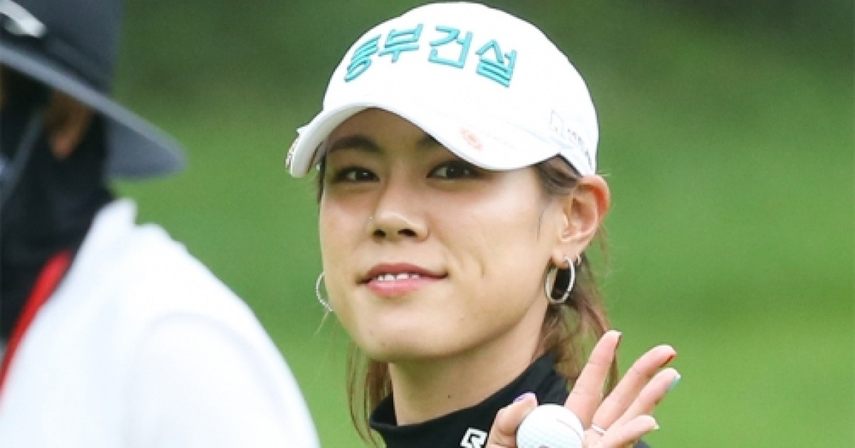 밝은 표정으로 인사하는 박주영 프로 [KLPGA 대유위니아·MBN 여자오픈]