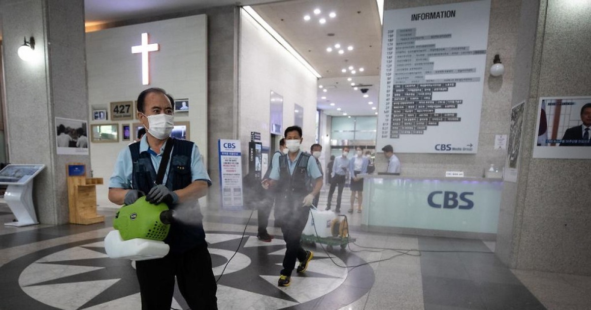 CBS 이어 EBS·KBS·SBS도..방송가 덮친 '코로나 쓰나미'