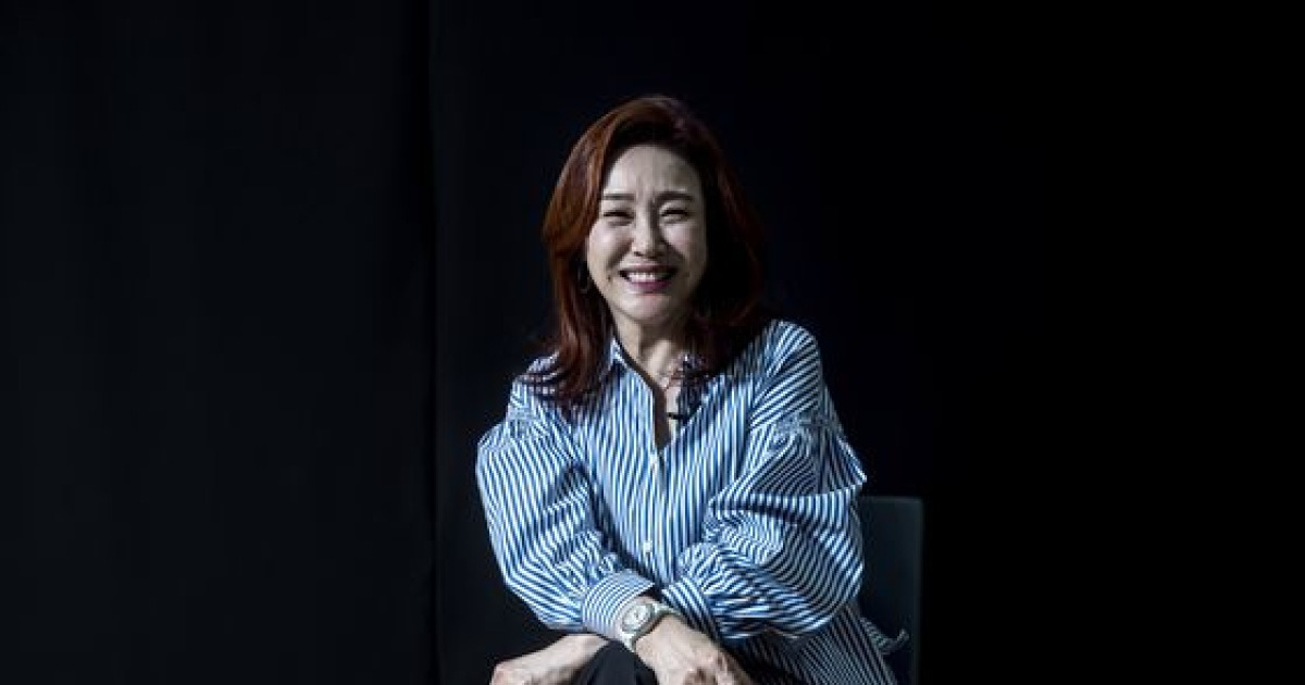 Singer Joo Hyun-mi takes on task of preserving trot's legacy