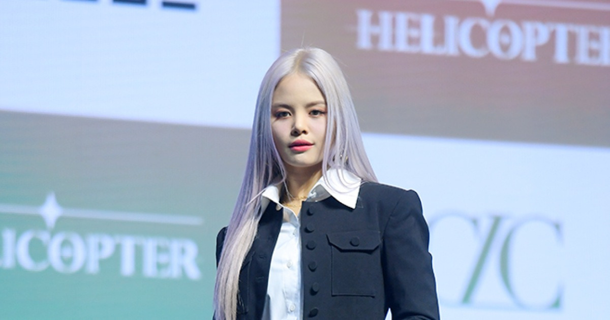 [TD포토] CLC 손 '비율 깡패'