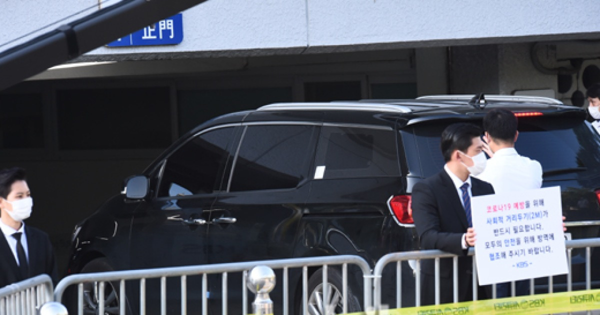 [MD포토] BTS '뉴스9 출연 위해서 KBS 등장'