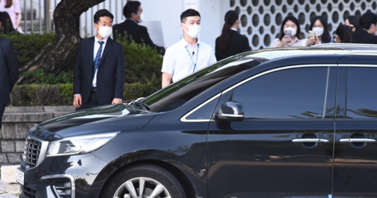 [MD포토] KBS 향하는 BTS '뉴스9에서 만나요'