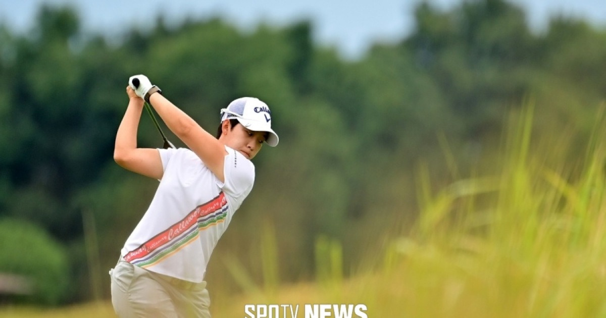 '5타 줄인' 배희경, JLPGA 선수권 2R 단독 선두