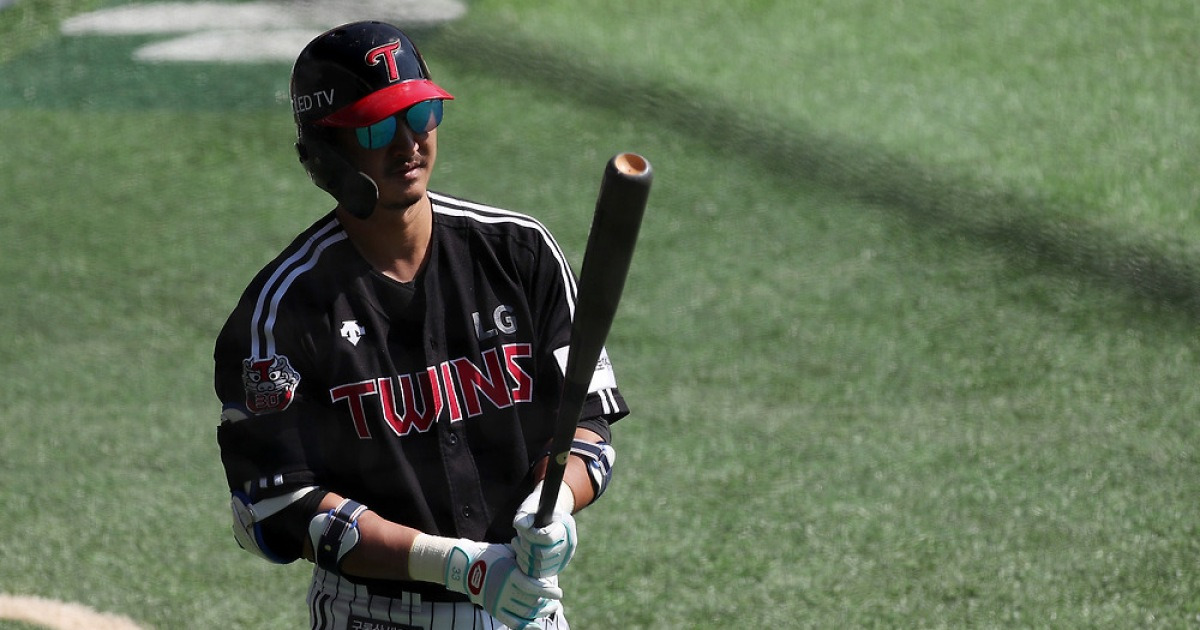 'KBO 최초 2,500안타 -3' 타석 향하는 박용택