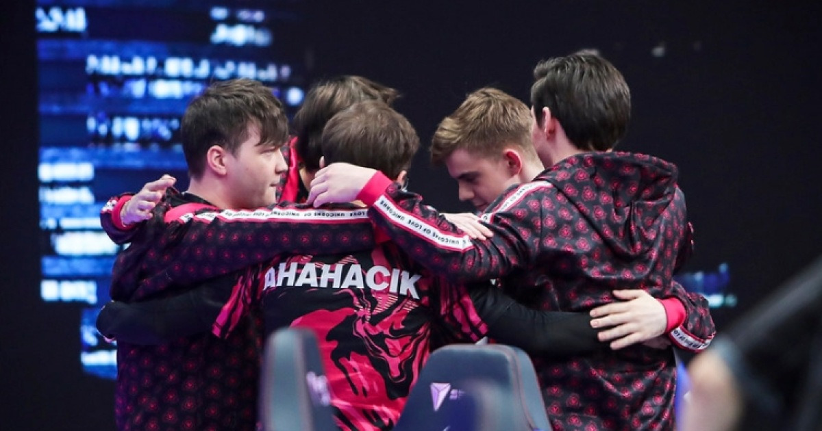 [롤드컵] UOL, LGD 꺾고 1위 결정전 성사..LGD는 V3와 5위 결정전