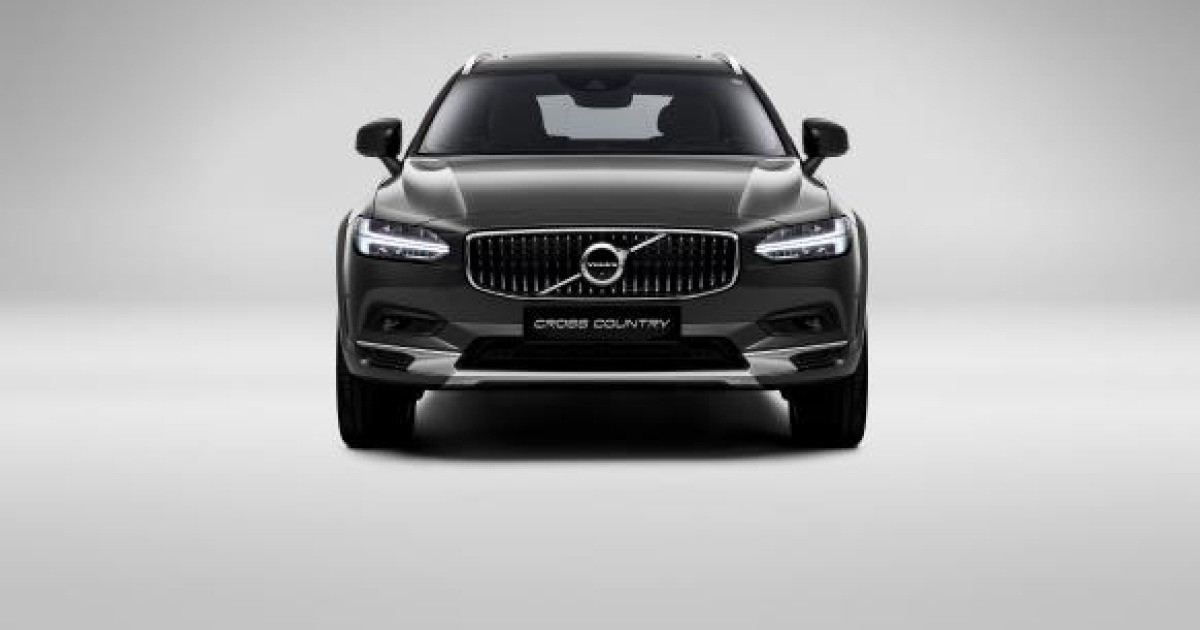 볼보, 3년만에 '세단+SUV' 신형 크로스컨트리 V90 국내 출시