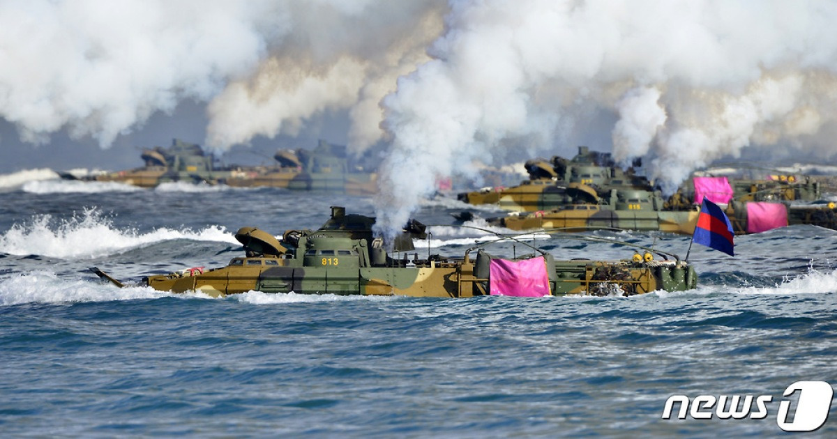 거침없이 돌격하는 해병대 KAAV부대