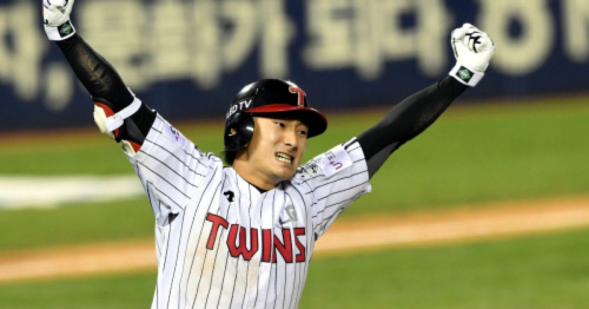 '신민재 13회 끝내기' 절망 뚫고 올라온 LG, 7년만 PS 잠실 더비 성사[WC1]