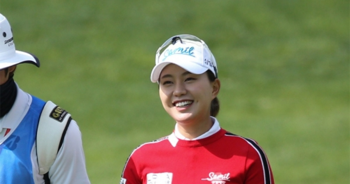 밝은 표정으로 이동하는 허다빈 프로 [KLPGA SK네트웍스 클래식]