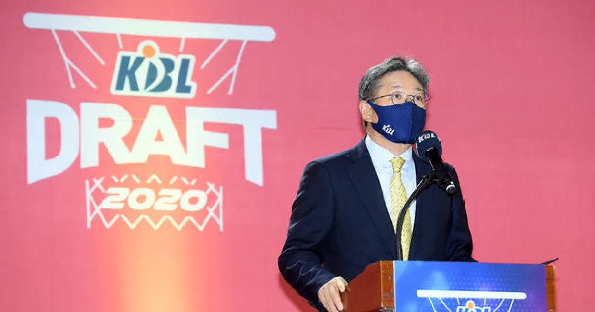 2020 드래프트 앞두고 인사말 하는 KBL 이정대 총재 [사진]