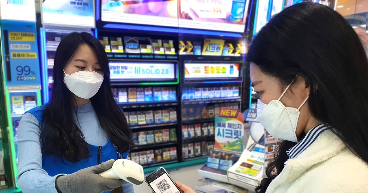 "편의점도 QR체크인".. GS25, 업계 첫 금전등록기 시스템 도입