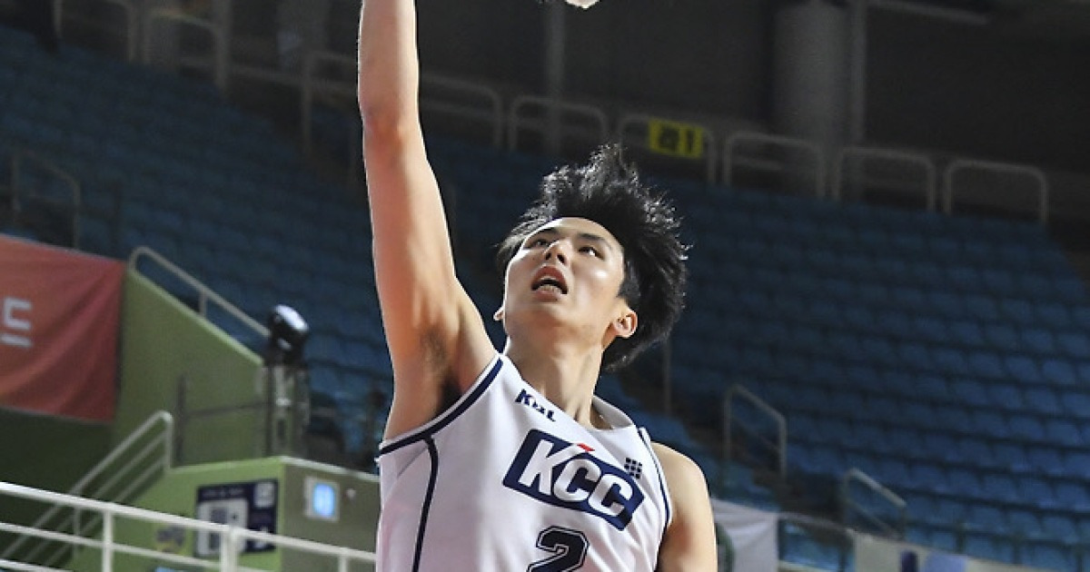 KCC, 7연승 질주..전자랜드에 역대 1Q 최소 '2실점' 봉쇄