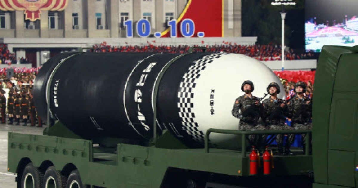 北김정은, 新핵잠수함 개발 공식화..ICBM 1.5만km 명중률 주문
