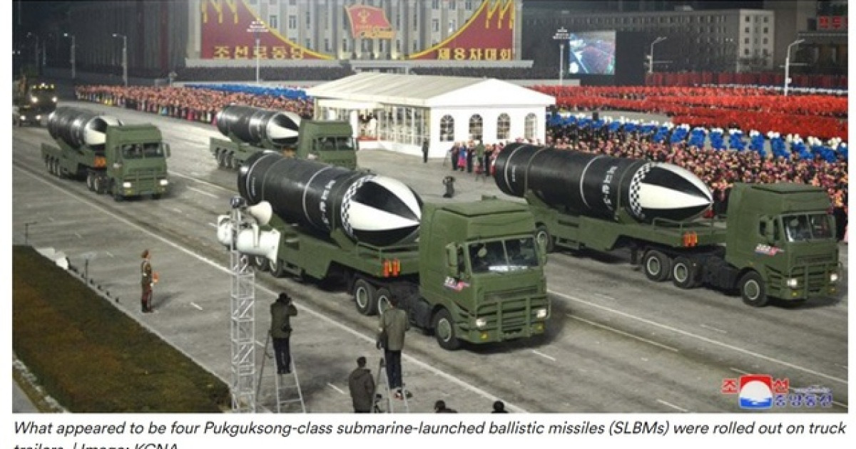 北 당대회 열병식 주인공은 SLBM..3개월 만에 또 신형 공개(종합)