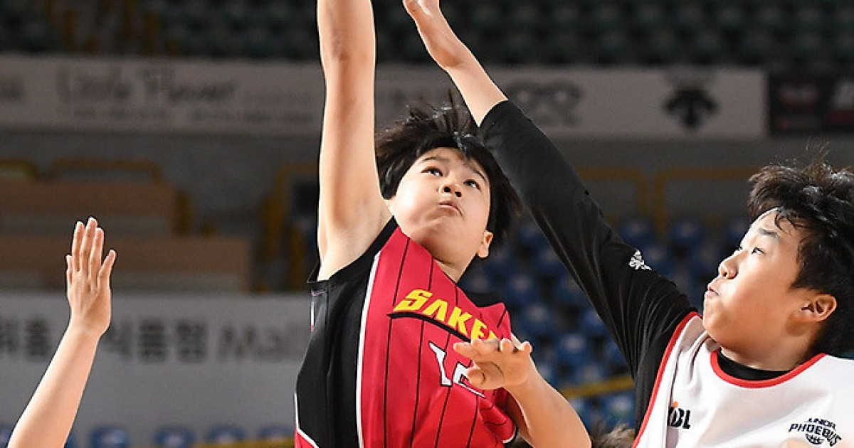 [JB포토] U11 LG 배대범 '수비를 피해서 슛'