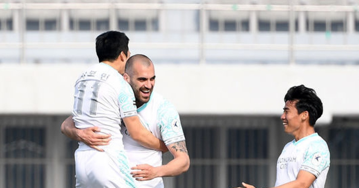 '203cm 폭격기' 뮬리치, K리그1 4R MVP.. K리그2는 윌리안