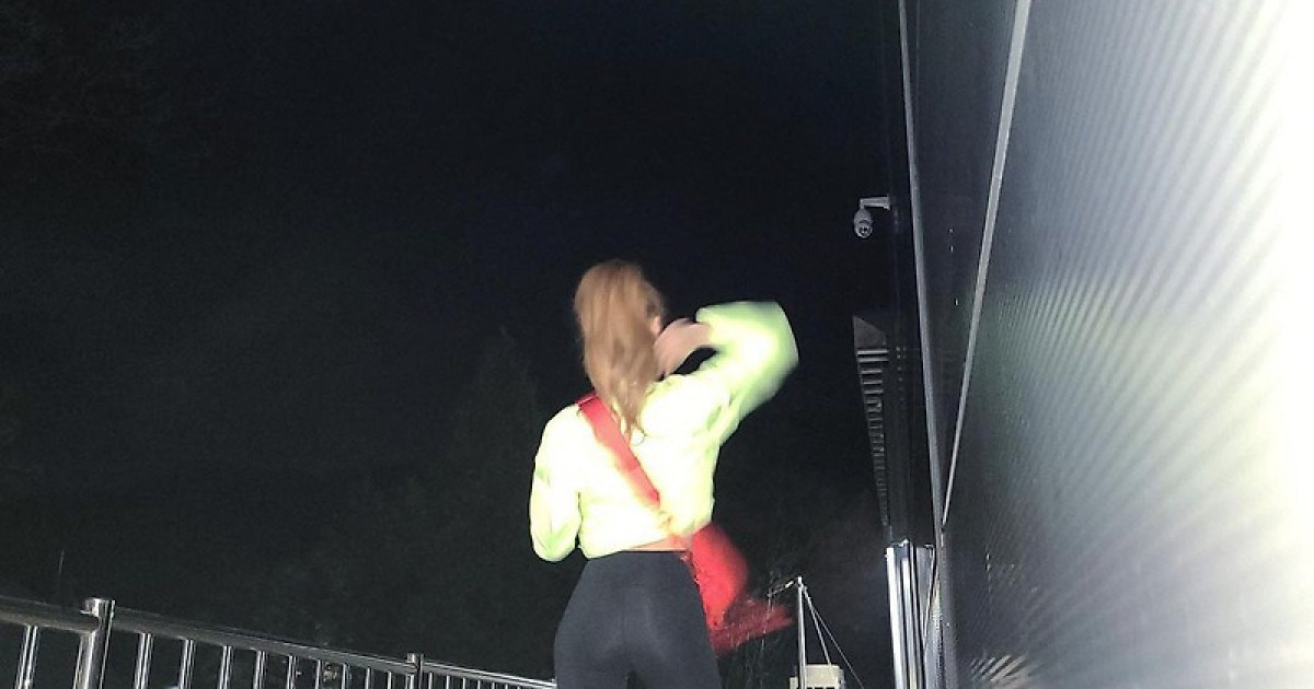 '170cm·51kg' 나나, 치명적 반레깅스 뒤태..놀라운 다리 길이