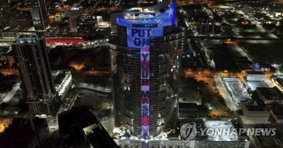 Spring Break Miami Beach Curfew Tower Lighting Paramount Miami ...
