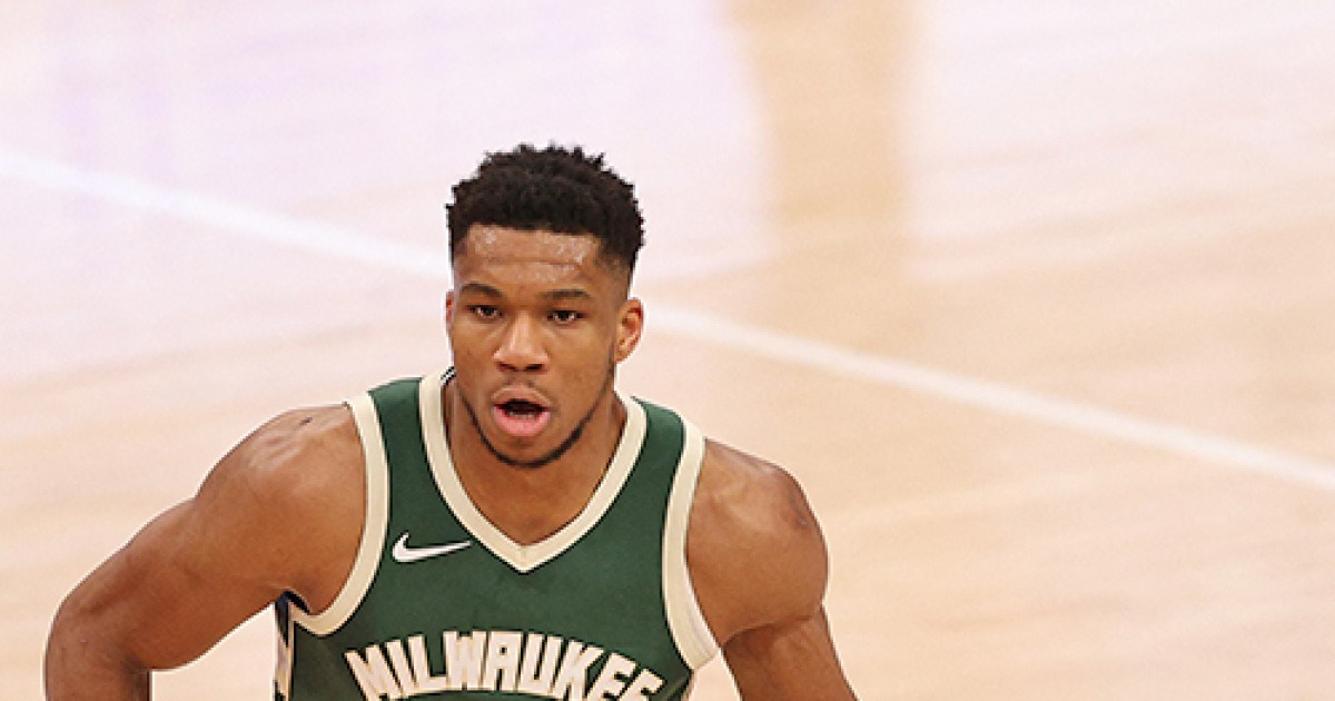 '3연속 MVP 도전' 야니스, PO 울렁증 언제까지 [NBA]