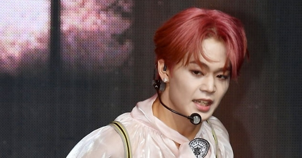 [TEN 포토] T1419 온 '무대 밝히는 외모'