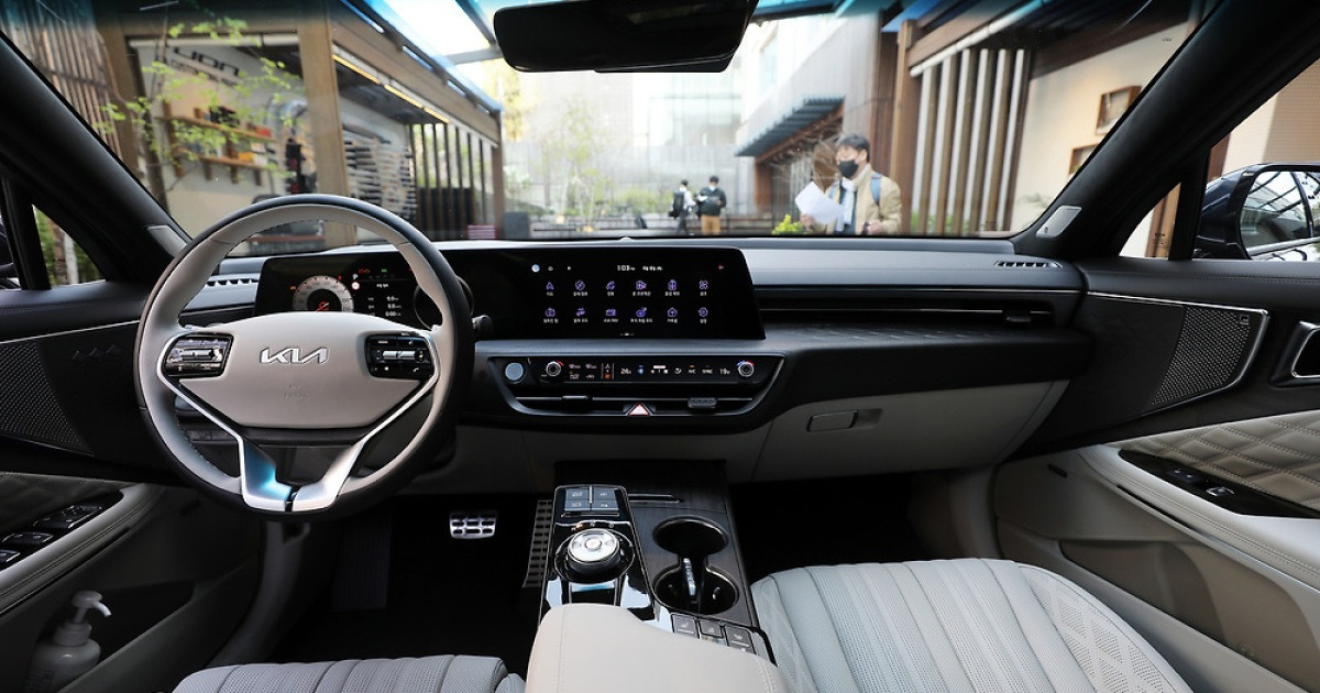 새로운 기아 알리는 K8 내부 디자인