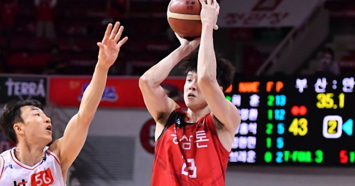 [KBL PO] '전성현 21점' KGC, kt 꺾고 기선제압