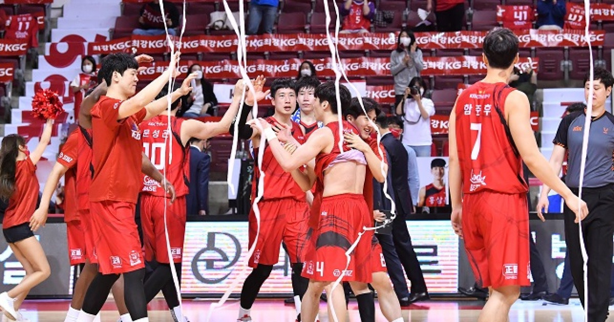 '전성현 21점' KGC, PO 1차전서 KT 꺾고 기선 제압 성공
