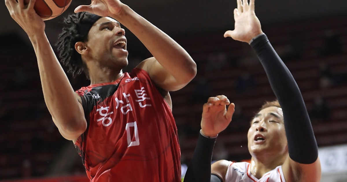 '4강 PO 보인다' KGC, KT 꺾고 2연승..설린저 38득점