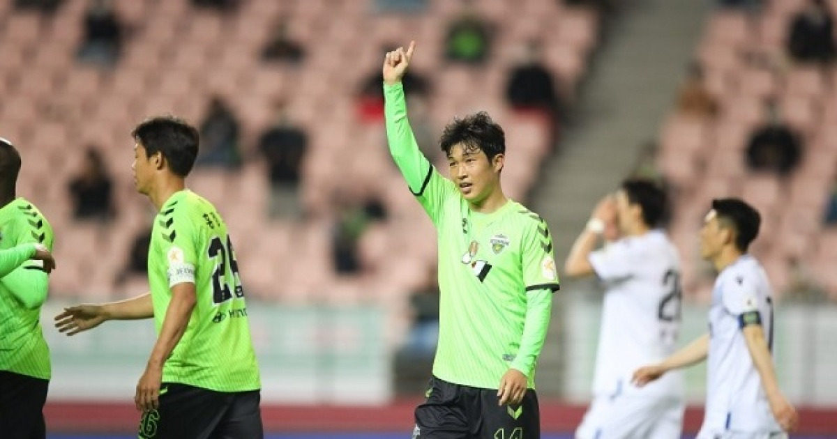 '5-0 대승 일등공신' 이승기, K리그 9R MVP 선정