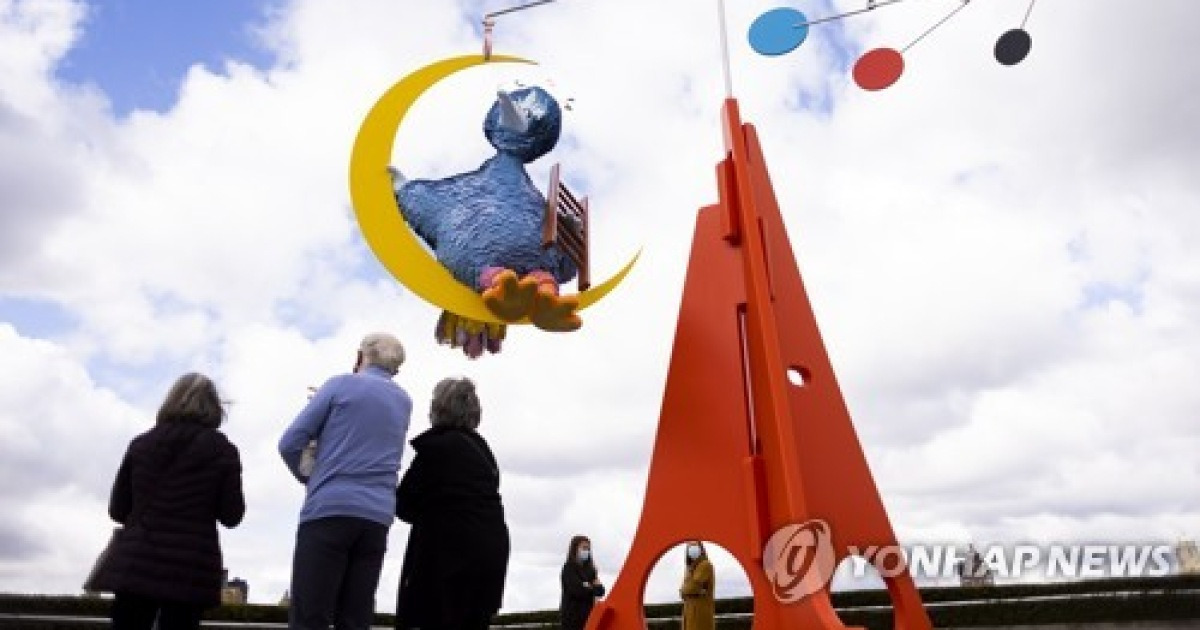 USA NEW YORK MET ROOFTOP EXHIBIT