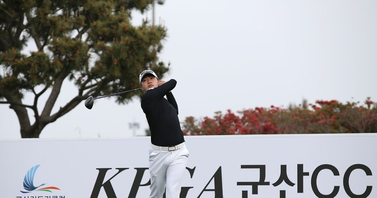 드라이버 티샷 하는 김동민