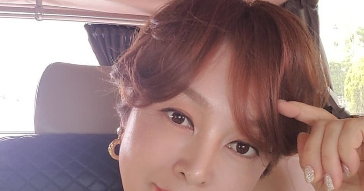 9kg 감량 이승연 리즈시절 미모 되찾았네 턱선까지 완벽 [sns★컷]
