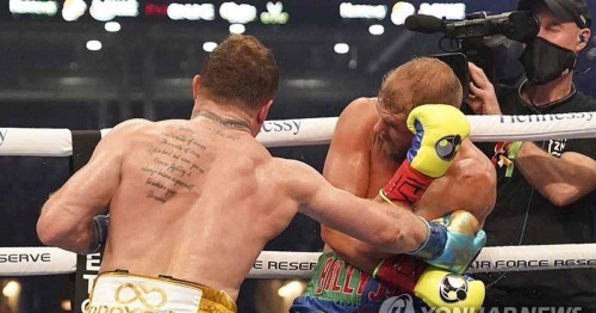 Alvarez Saunders Boxing