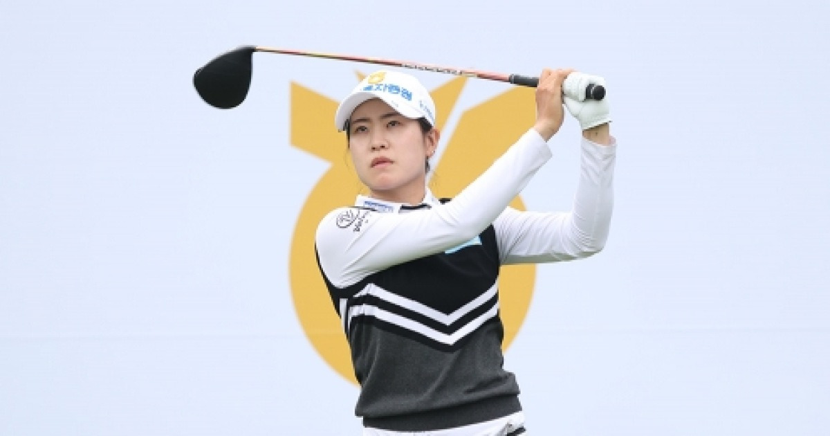 박민지, NH투자증권 챔피언십 2R 선두..스폰서 대회서 시즌 2승 조준 [KLPGA]
