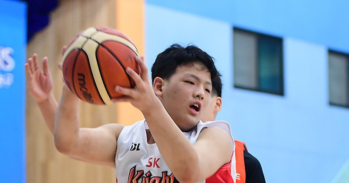 [JB포토] SK U12 강민성 '리바운드 하나 추가'