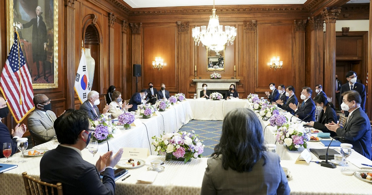 Moon, Biden set for talks on vaccine, N. Korea, economic ties