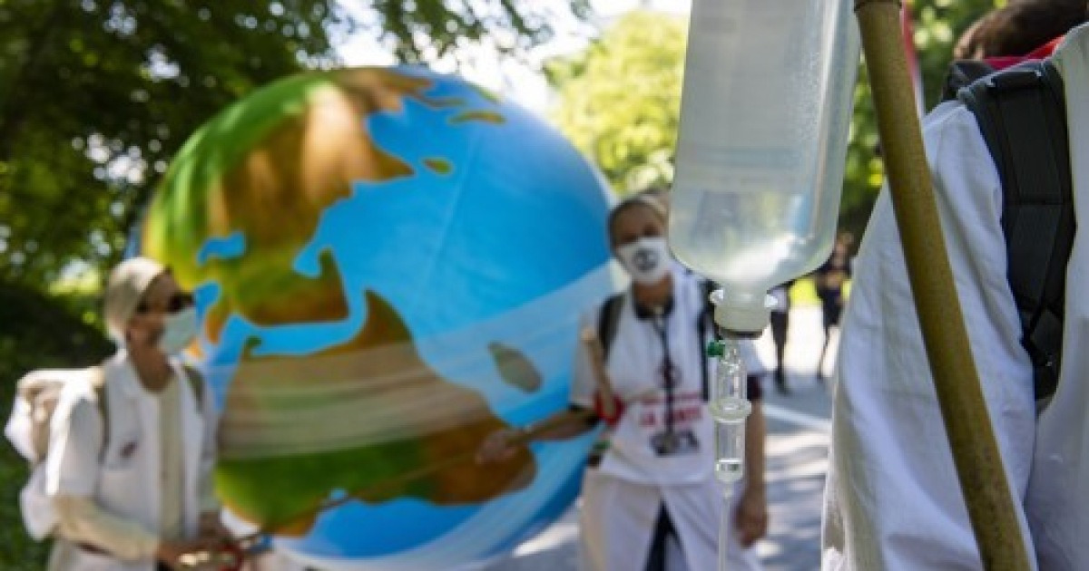 SWITZERLAND WHO DOCTORS CLIMATE CHANGE PROTEST
