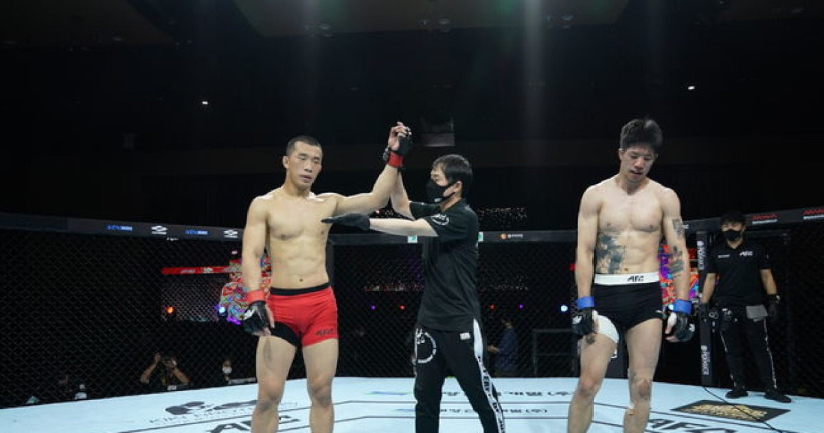 '강철 UDT의 지옥 그라운드' 김상욱, AFC 16서 이송하 상대 3-0 판정승.."KO 못해서 아쉽다"