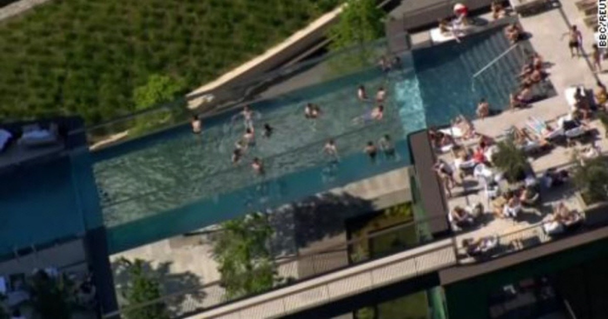 35m 허공에서 수영을?..런던 아파트 옥상 연결해 수영장 만들어