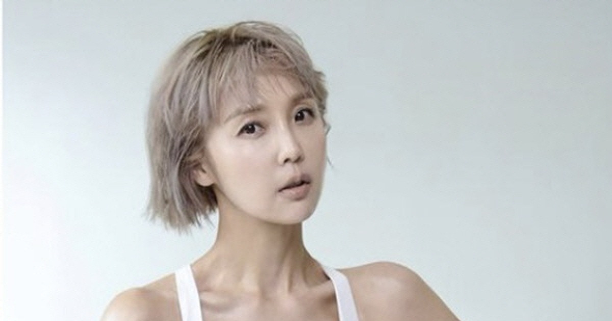 '173cm·56kg' 최은경, 49세 중 몸매 최강..CG급 복근 "20년 넘게 운동"