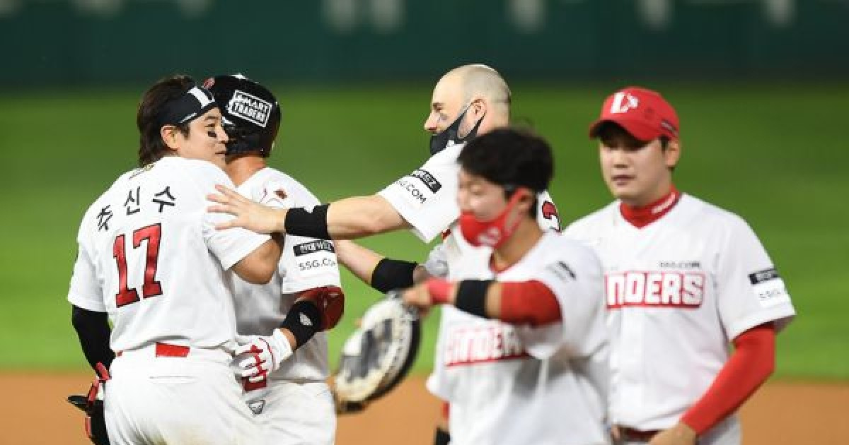 [ST포토] SSG '우리의 승리다'